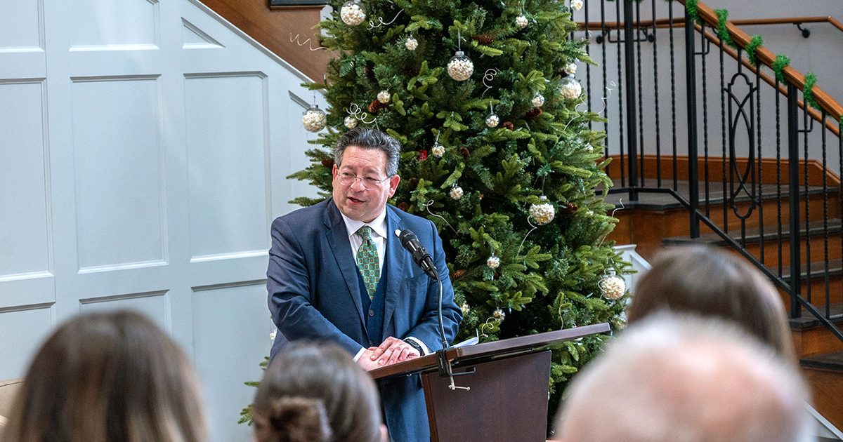 President Lewis presents ‘'Twas the Night Before Christmas ...