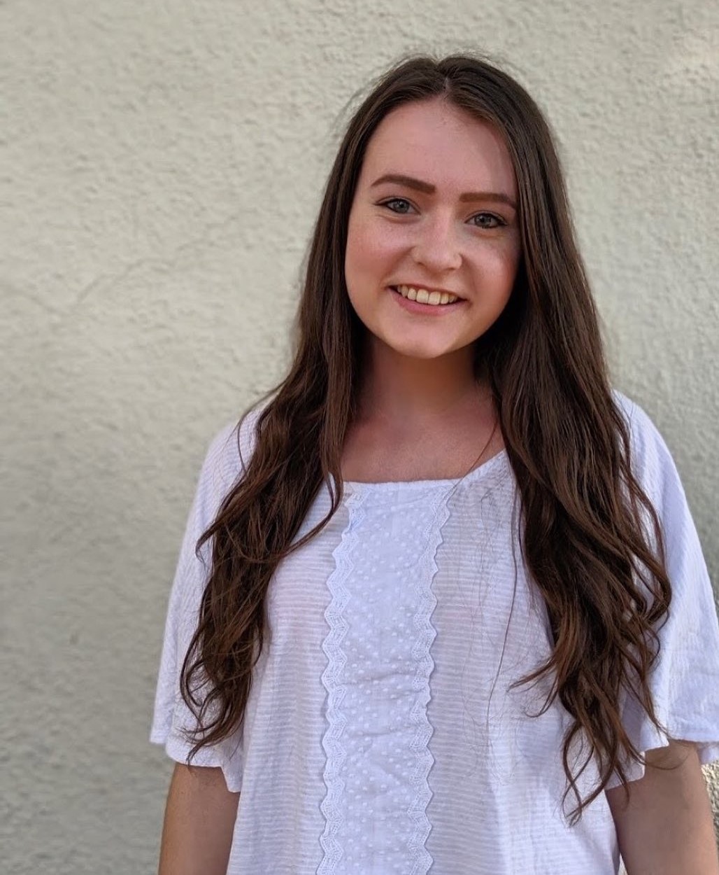 Julia Joann Easley Louisville, Kentucky Major: English Minor: Education ...